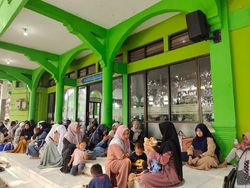Penjengukan Santri Baru Pondok Pesantren Al-Muhajirin 3